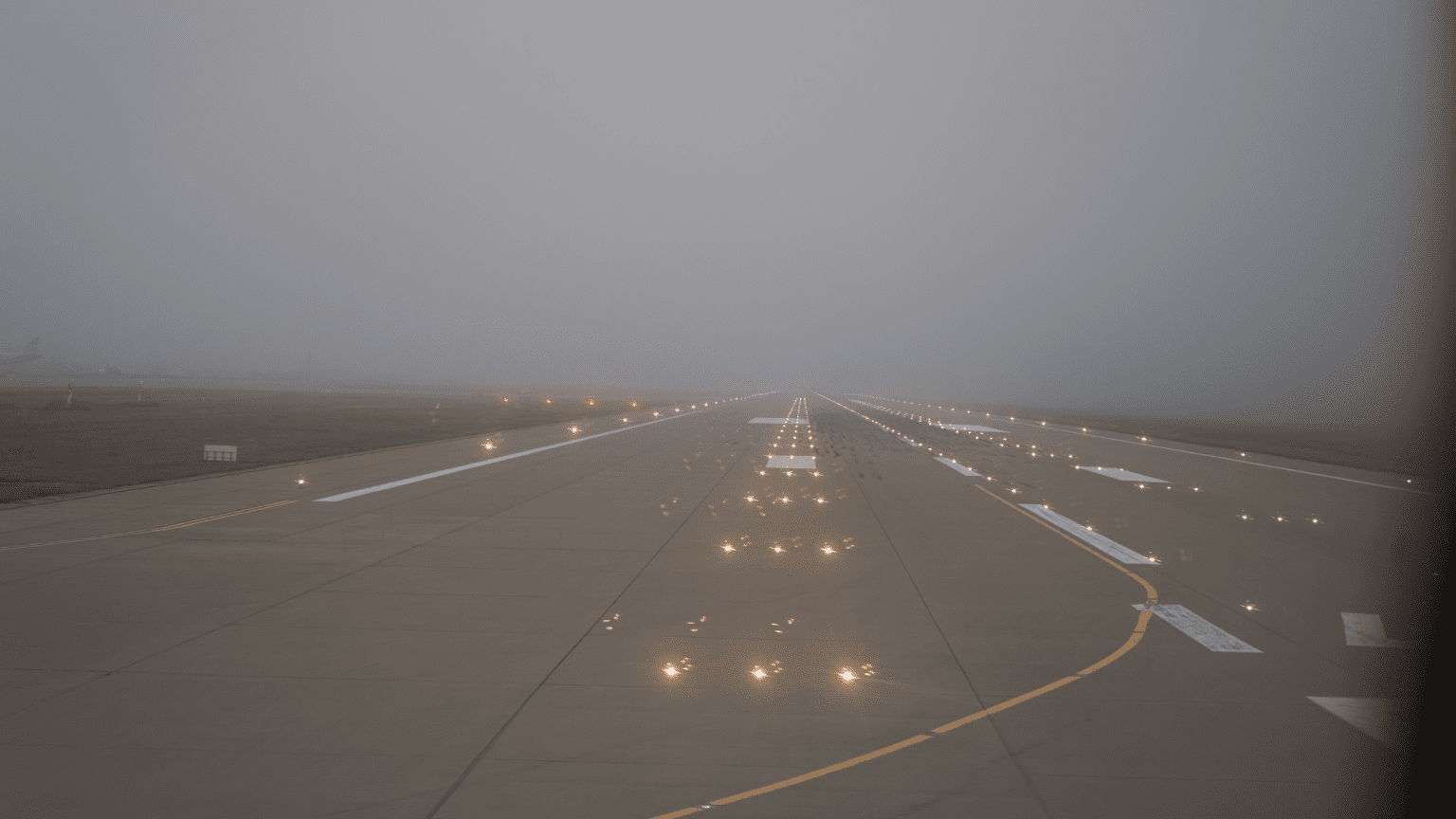 PAPI Lights: 7 Vital Facts for Pilots and Students