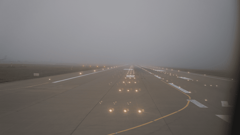 PAPI Lights: 7 Vital Facts for Pilots and Students