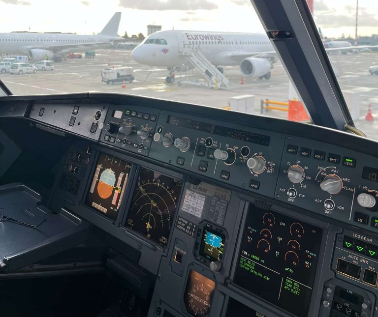 How Does an Airbus A320 Operate? Insights from the Cockpit - Pilot ...
