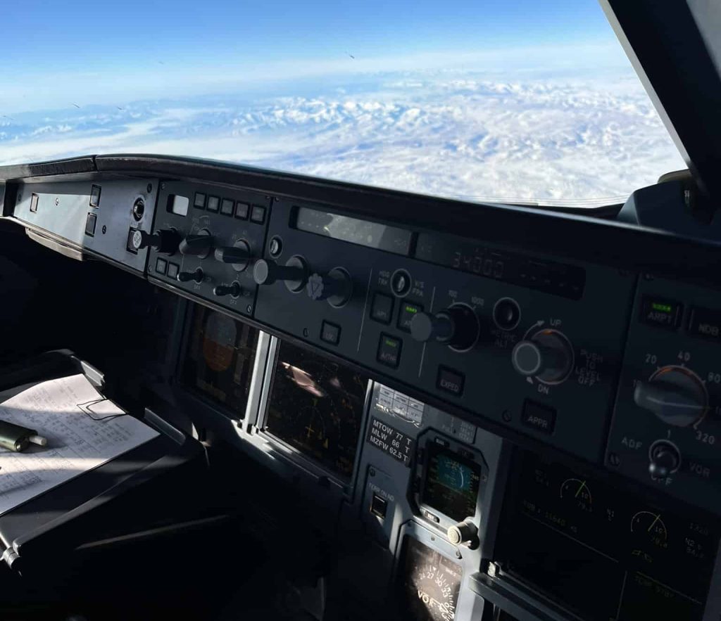 How Does an Airbus A320 Operate? Insights from the Cockpit - Pilot ...