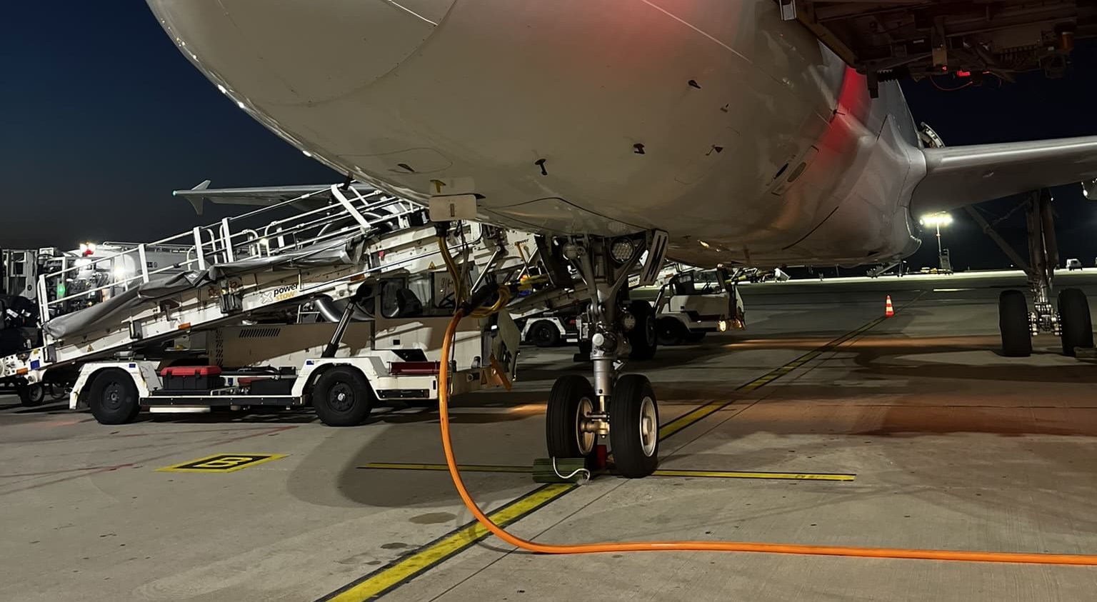 Airbus A320 Tire Size and Specifications: Main and Nose Landing Gear ...